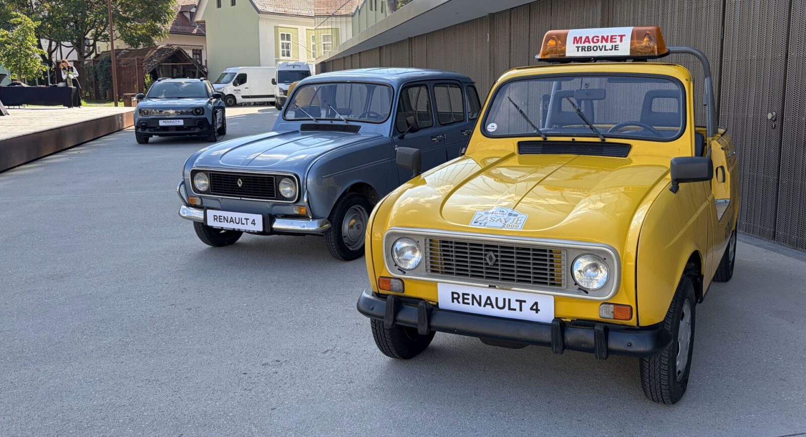 Novi Renault 4 je u salonima, a mi smo ga imali prilike provozati ...