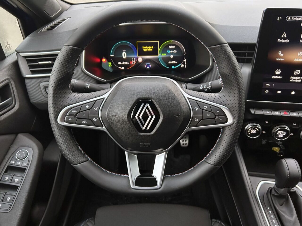 Test: Renault Clio Iconic Esprit Alpine E-Tech Engineered 145 Hybrid ...
